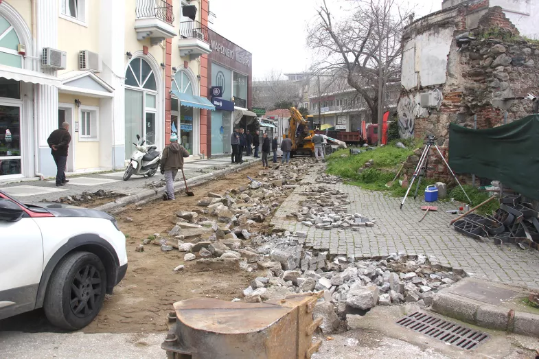 Ξεκίνησαν οι αναπλάσεις στο κέντρο της Κομοτηνής | xronos.gr